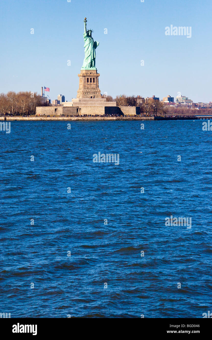 Statue of liberty vertical hi-res stock photography and images - Alamy