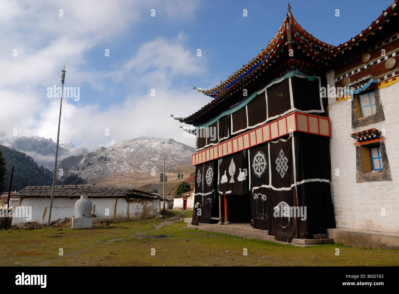 Tibetan Dachang Lhamo Kirti monastery, Tibetan Taktsang Lhamo Kirti ...