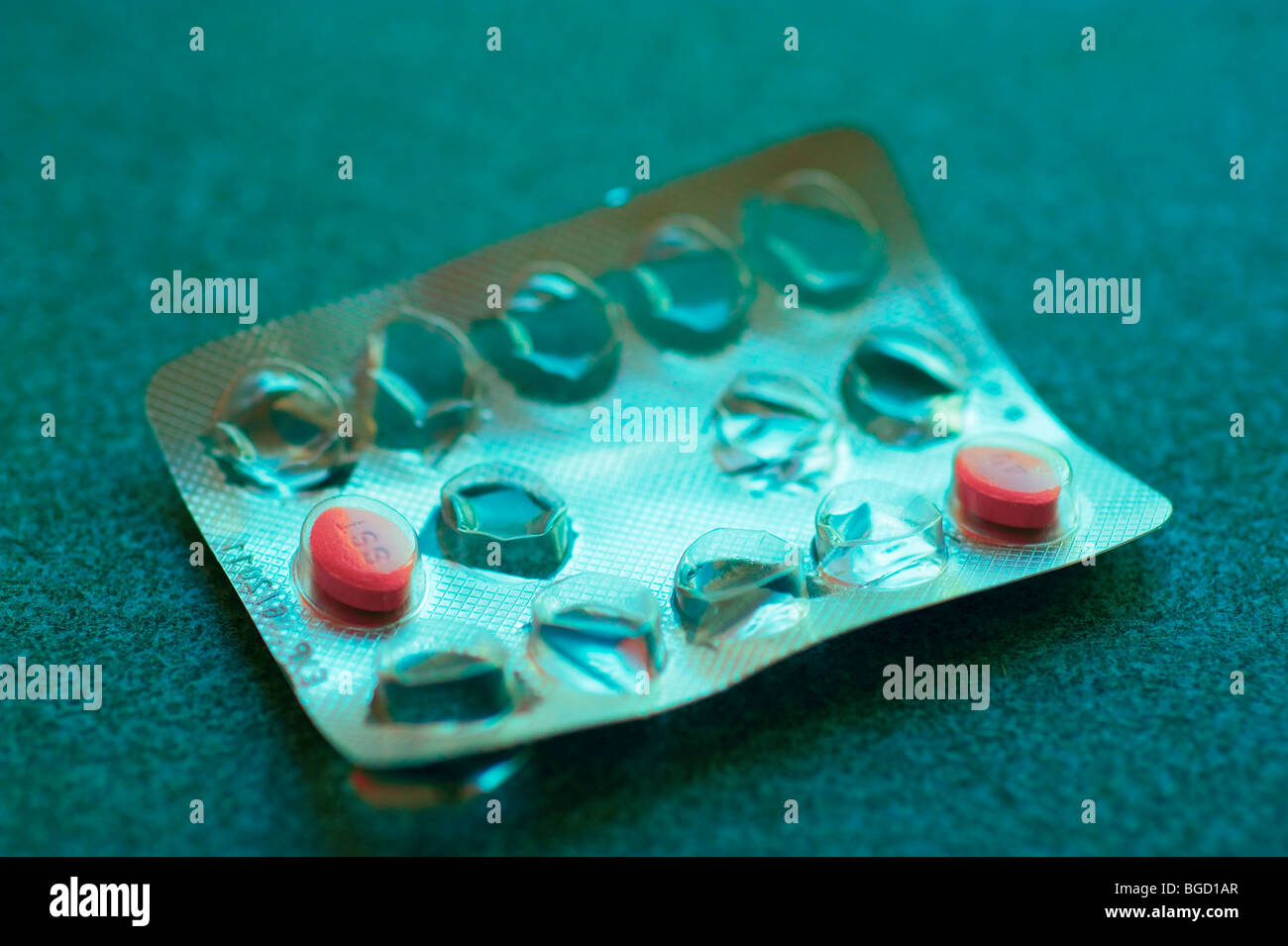 Pharmaceutical tablet foil dispenser hi-res stock photography and ...