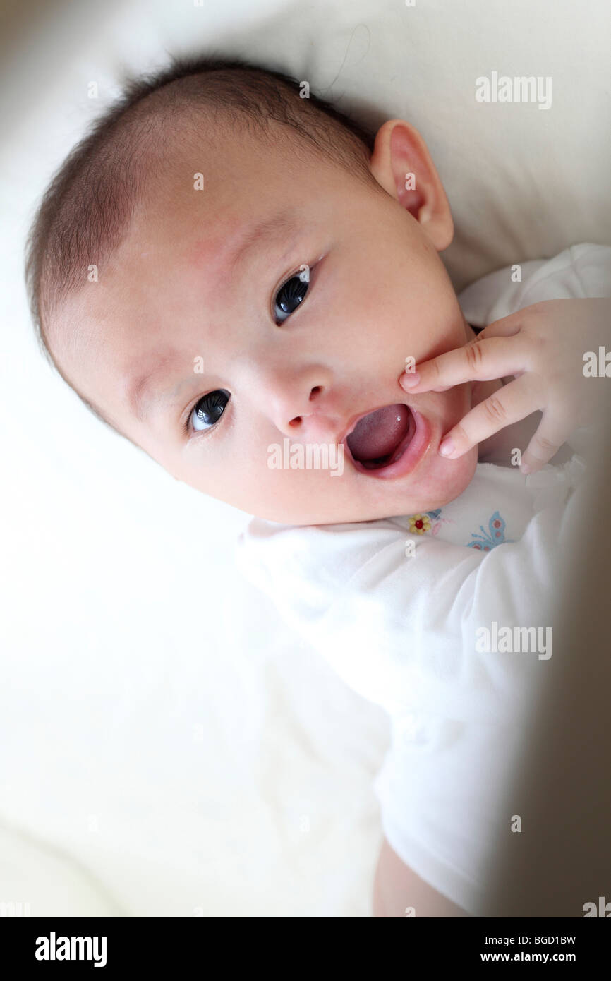 Kid mouth wide open hi-res stock photography and images - Alamy