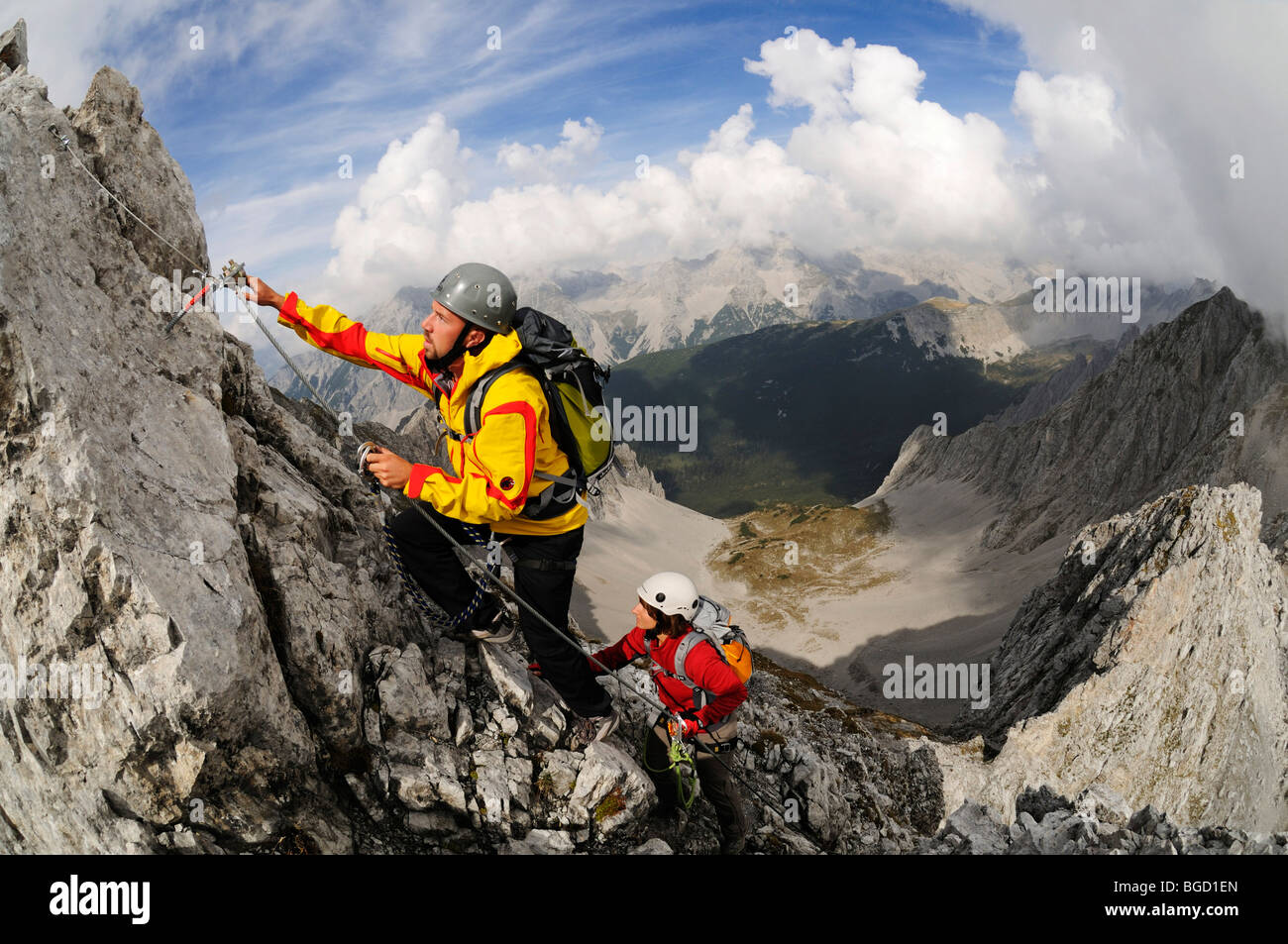 Climbers innsbrucker klettersteig via ferrata hi-res stock photography ...