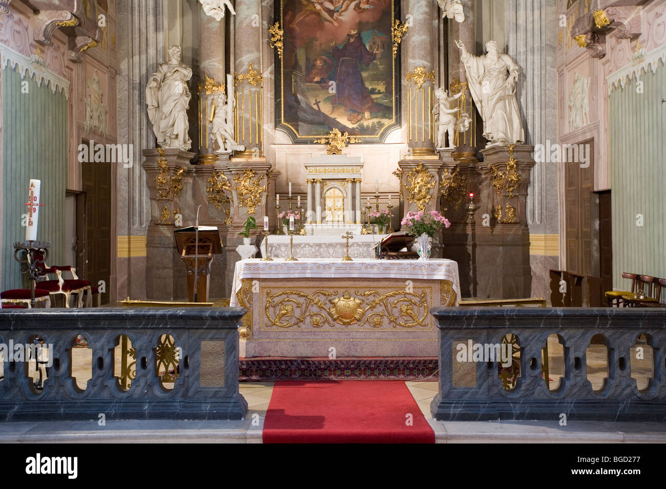 Interior of a catholic church Stock Photo - Alamy