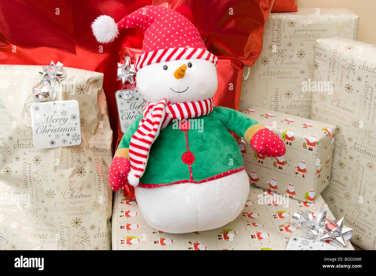 Wrapped gifts piled up hi-res stock photography and images - Alamy
