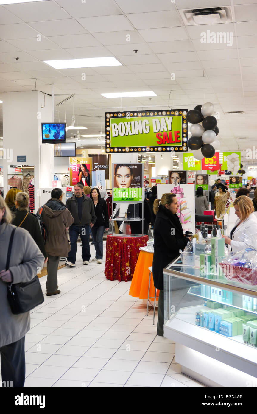 Crowded retail store north america hi-res stock photography and images ...