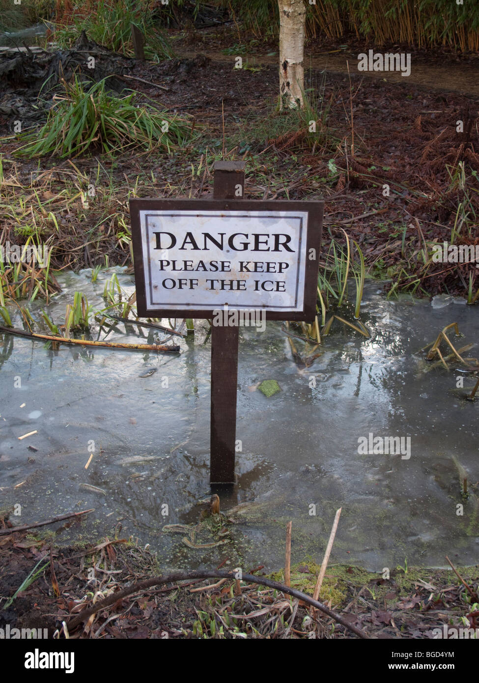 Danger keep off the ice hi-res stock photography and images - Alamy