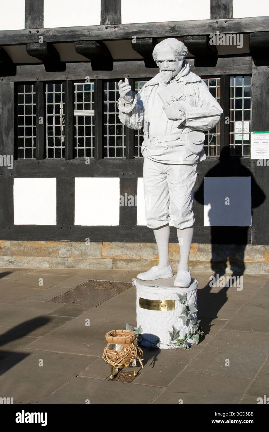 Human statue of William Shakespeare outside Stratford Library ...