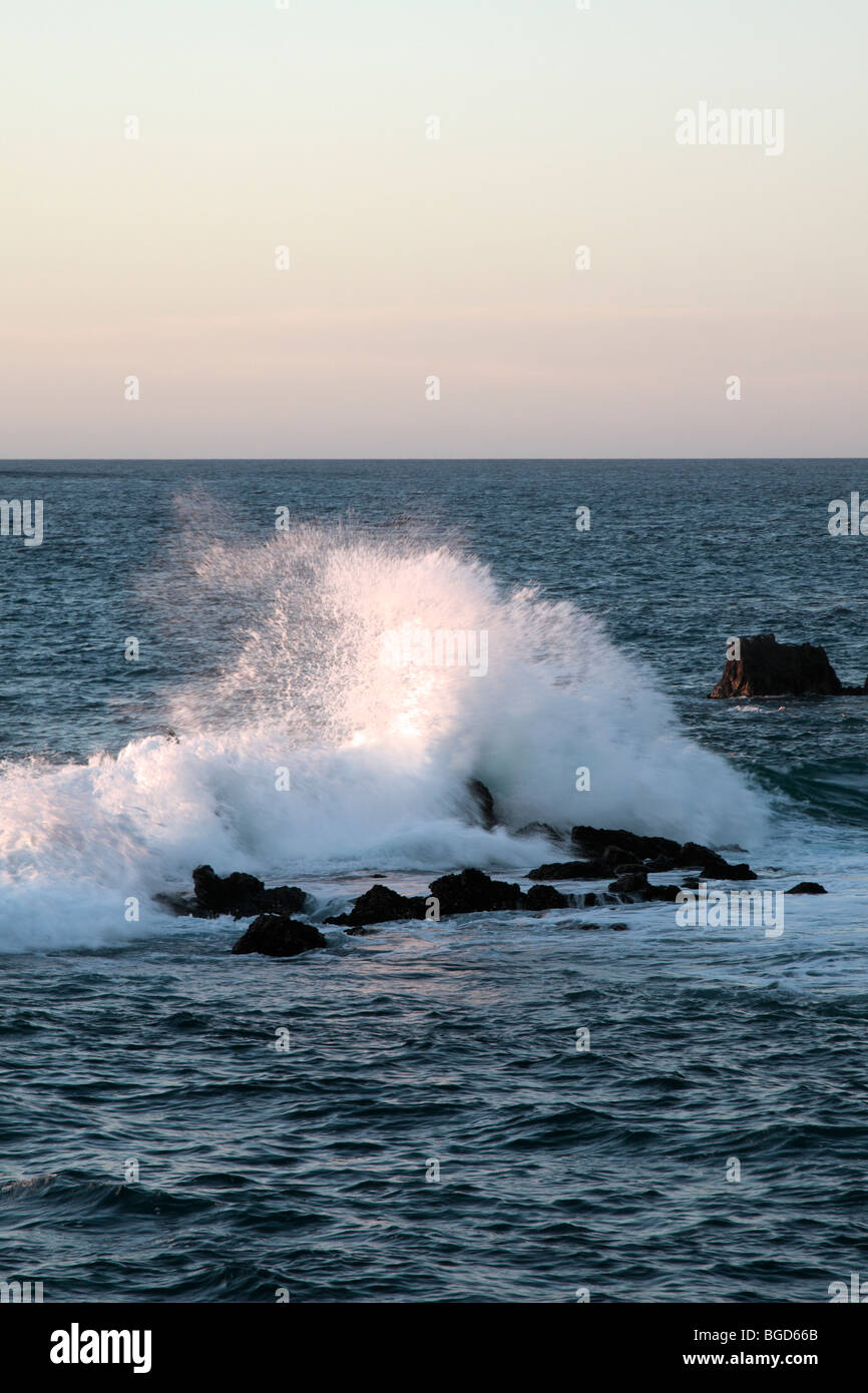 Water breaks on the rocks hi-res stock photography and images - Alamy