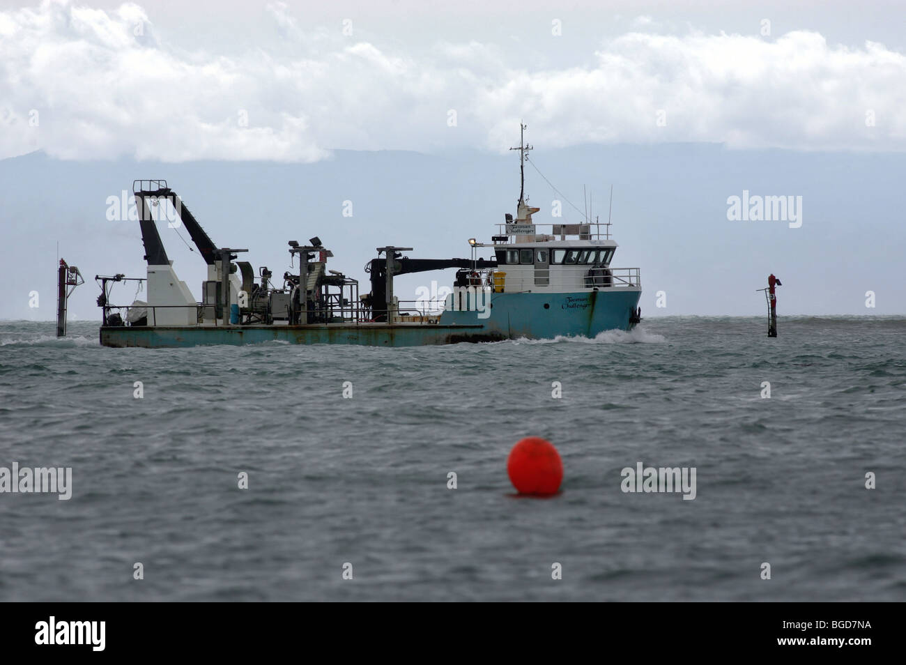 Maclab (NZ) Ltd mussel harvesting barge Tasman Challenger returning to ...