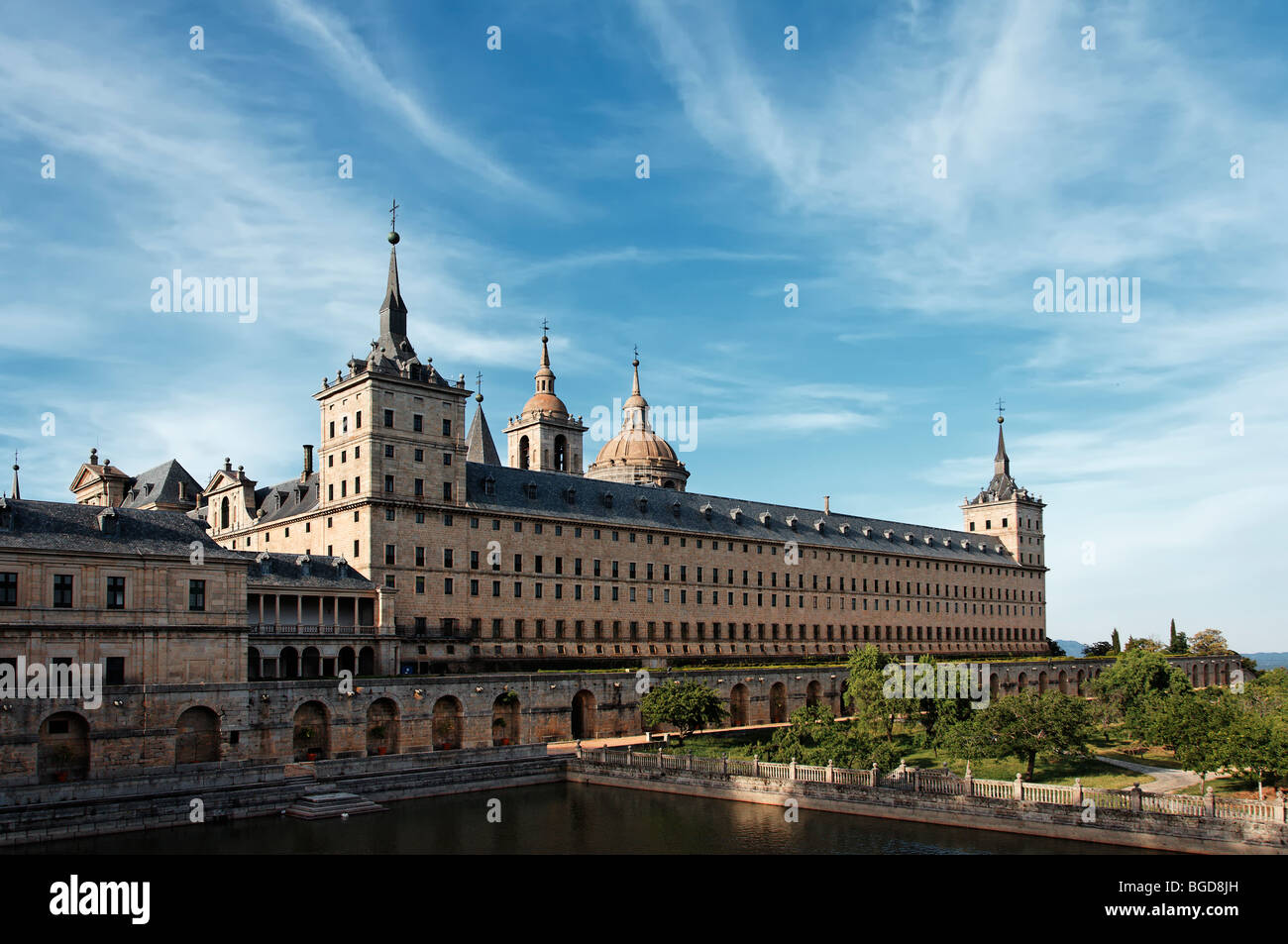 Basilica del monasterio del escorial hi-res stock photography and ...