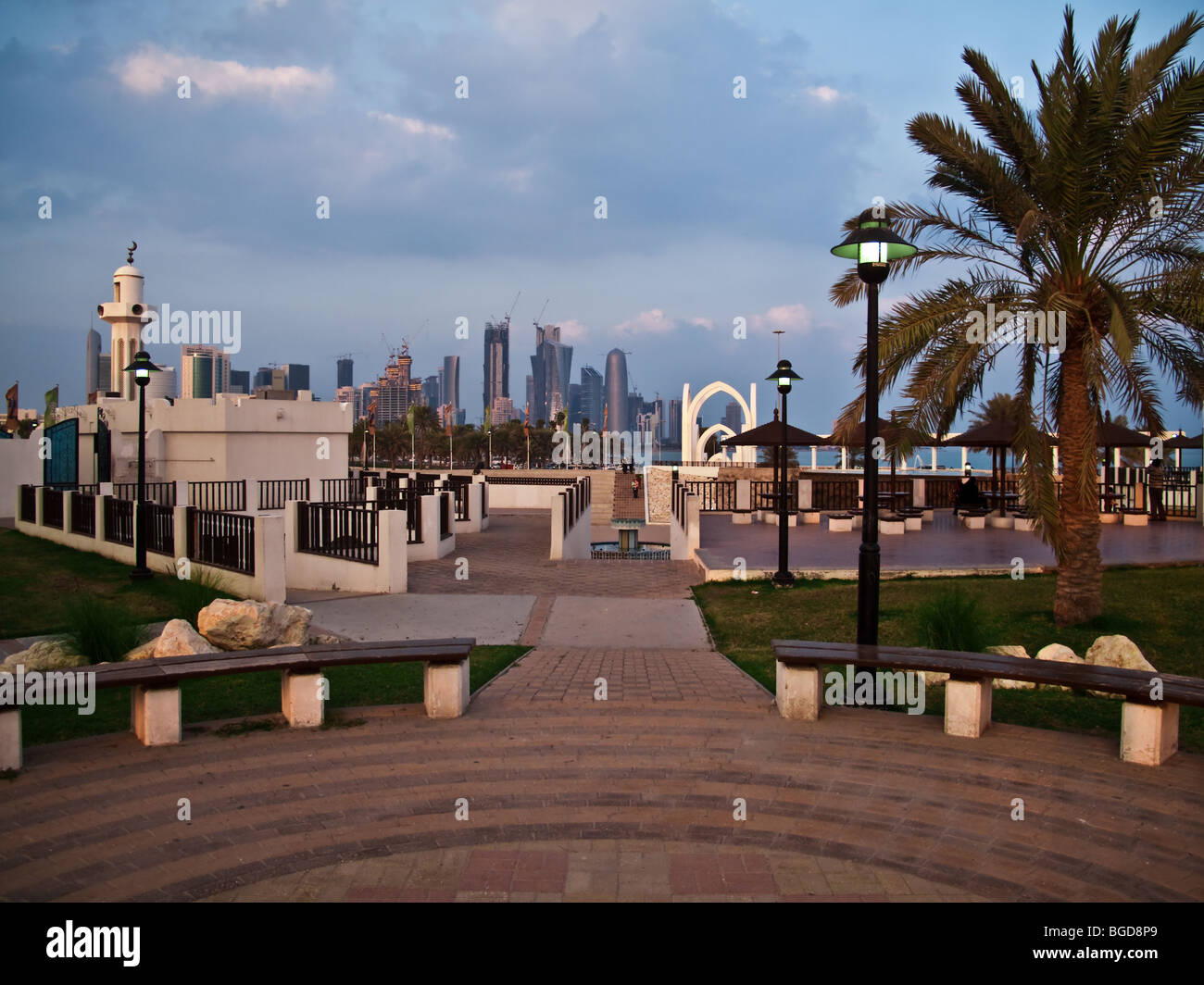 Doha, Qatar Islamic Mosque Christian cross crucifix Stock Photo - Alamy