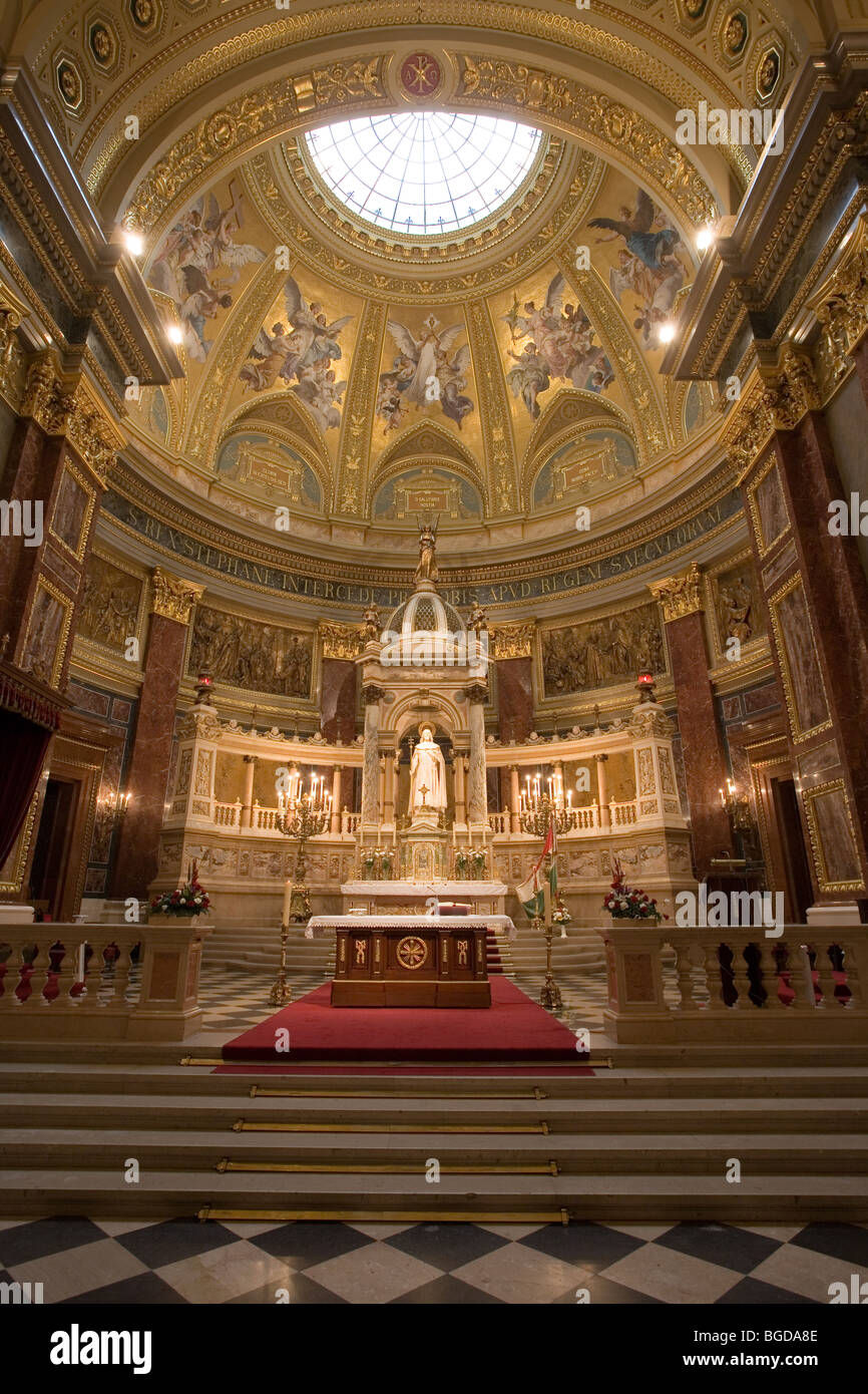 Catholic church interior hi-res stock photography and images - Alamy