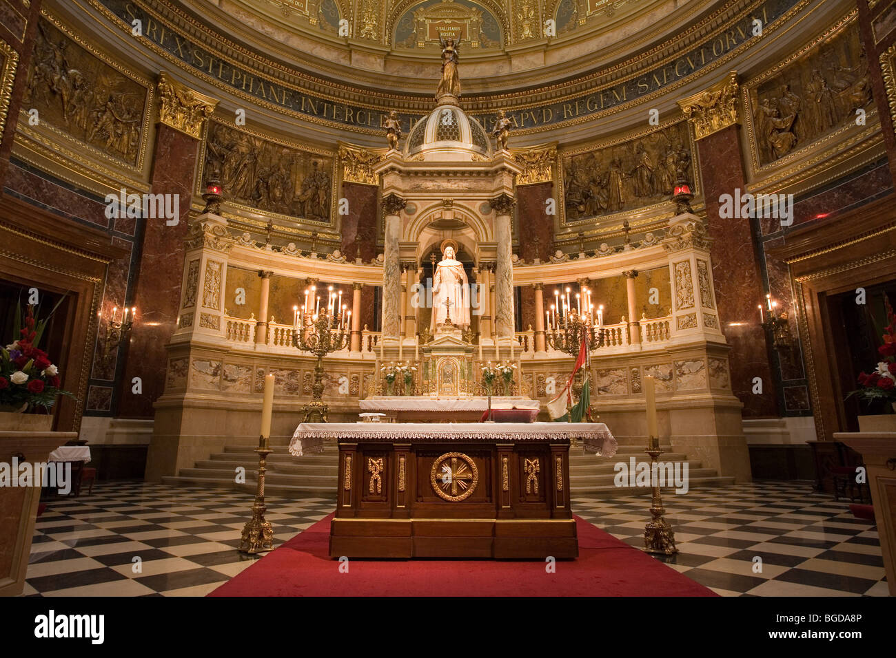 Catholic church altar hi-res stock photography and images - Alamy