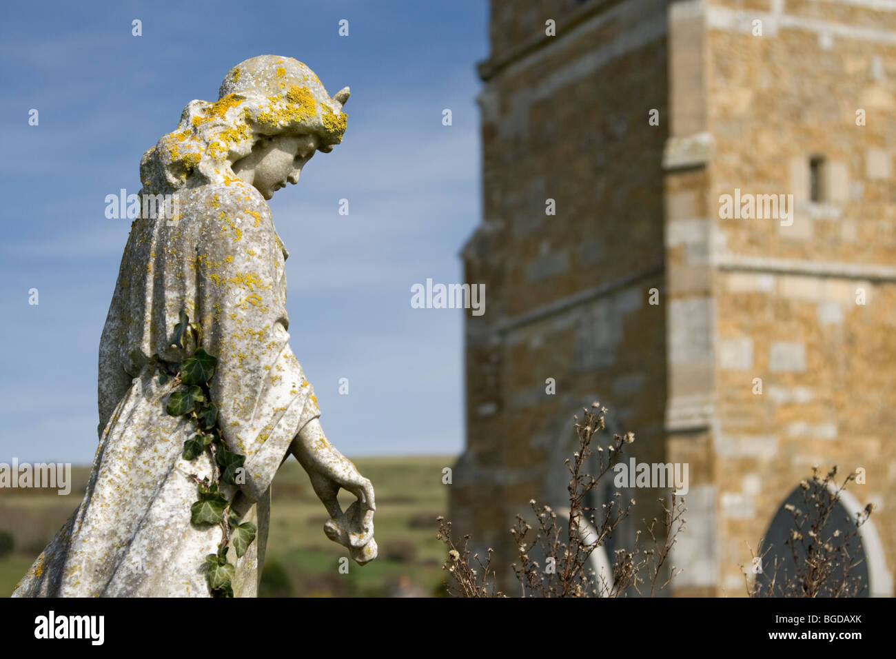 Sad statue hi-res stock photography and images - Alamy