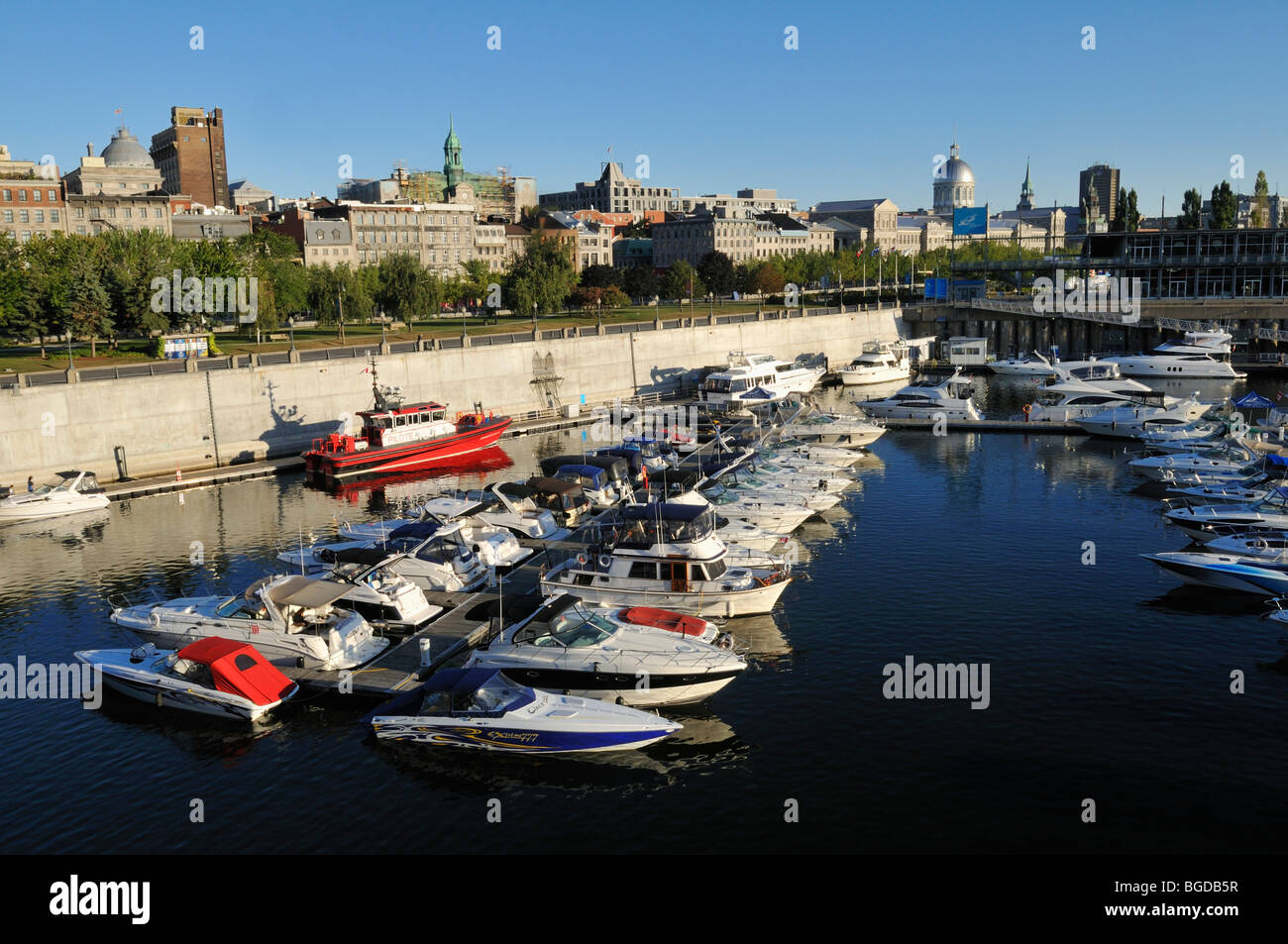 Vieux harbour hi-res stock photography and images - Alamy