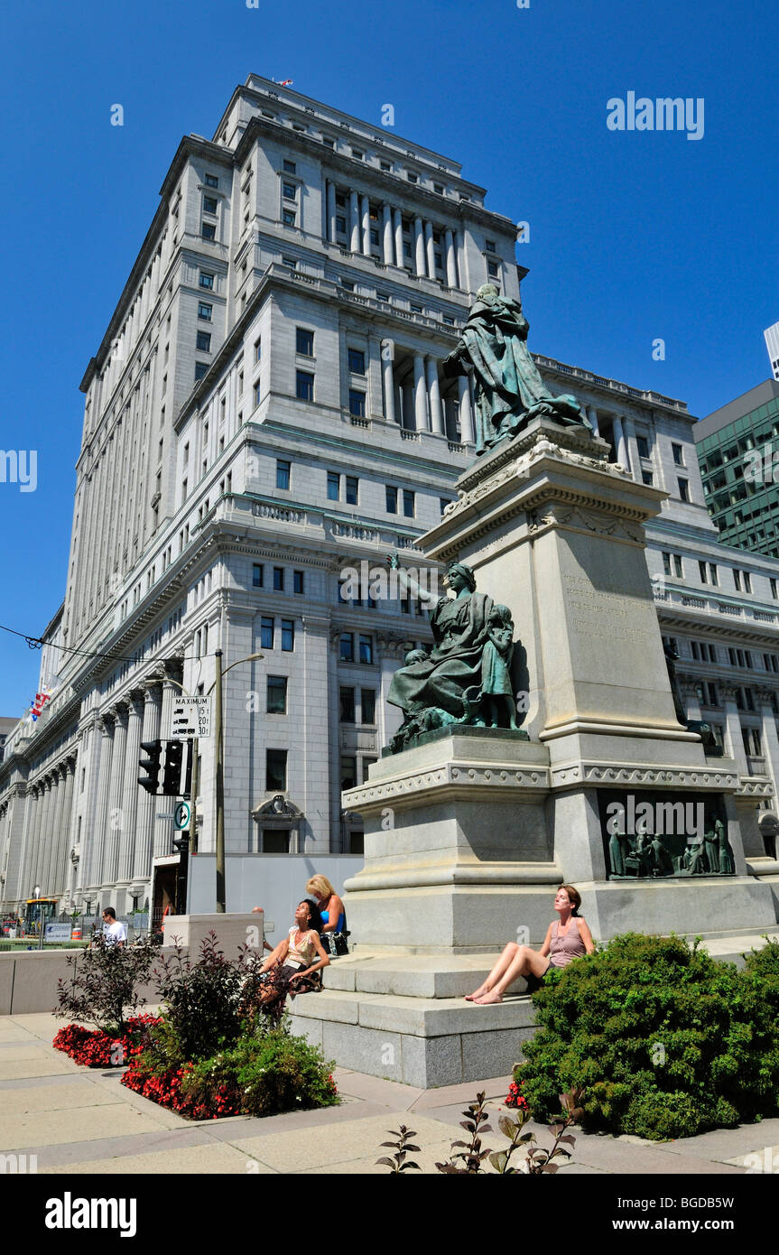 Montreal squares hi-res stock photography and images - Alamy