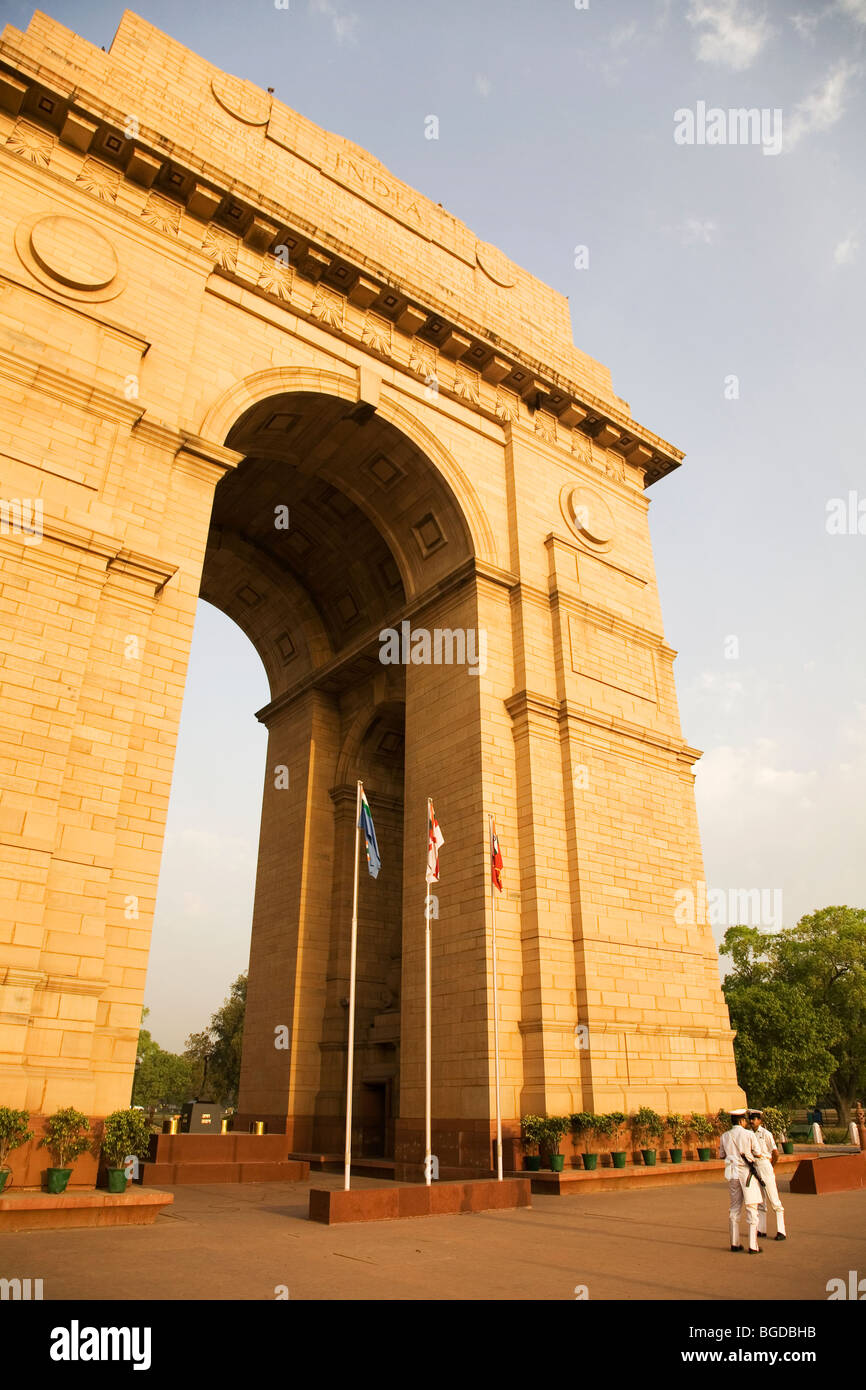 Gate guards hi-res stock photography and images - Alamy