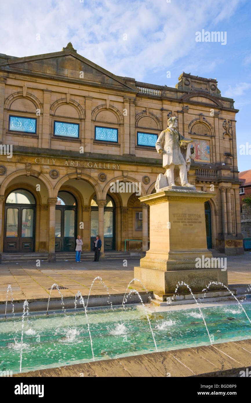 William Etty statue and fountain against City Art Gallery, York ...