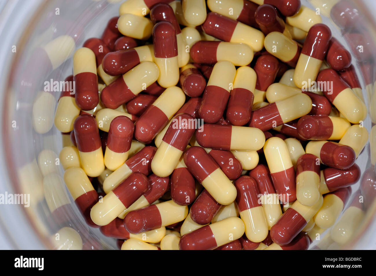 Cream coloured capsules hi-res stock photography and images - Alamy