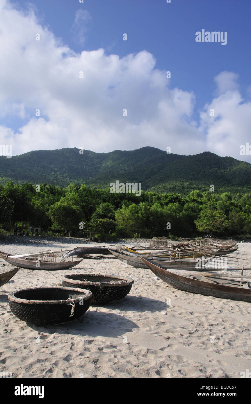 Coracles hi-res stock photography and images - Alamy