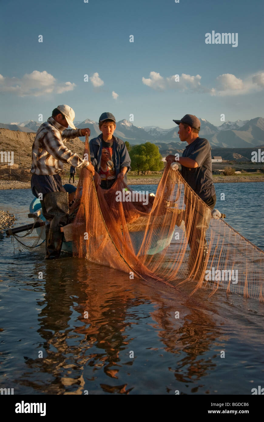 Sorting fishing net hi-res stock photography and images - Alamy