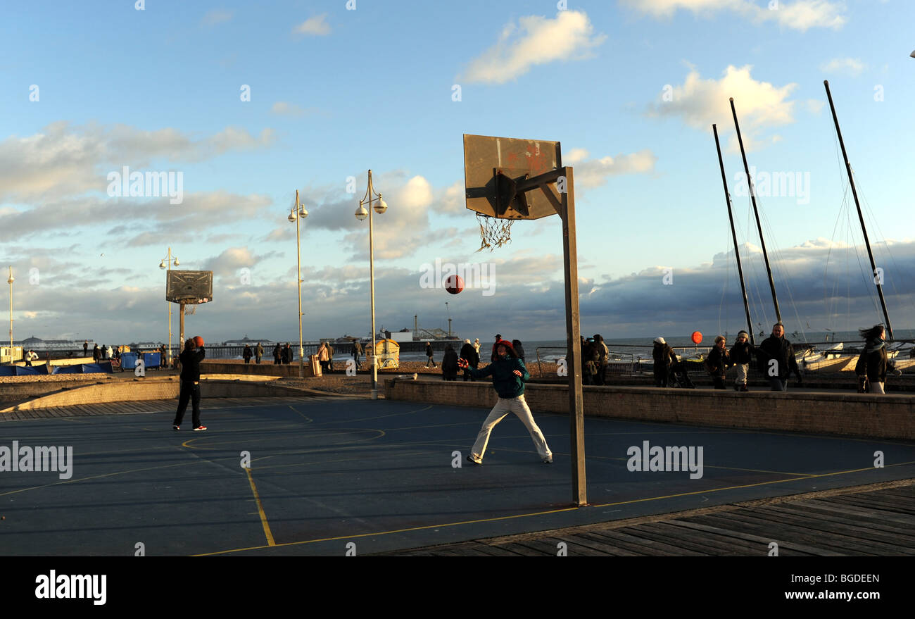 Basketball court on brighton seafront hi-res stock photography and ...