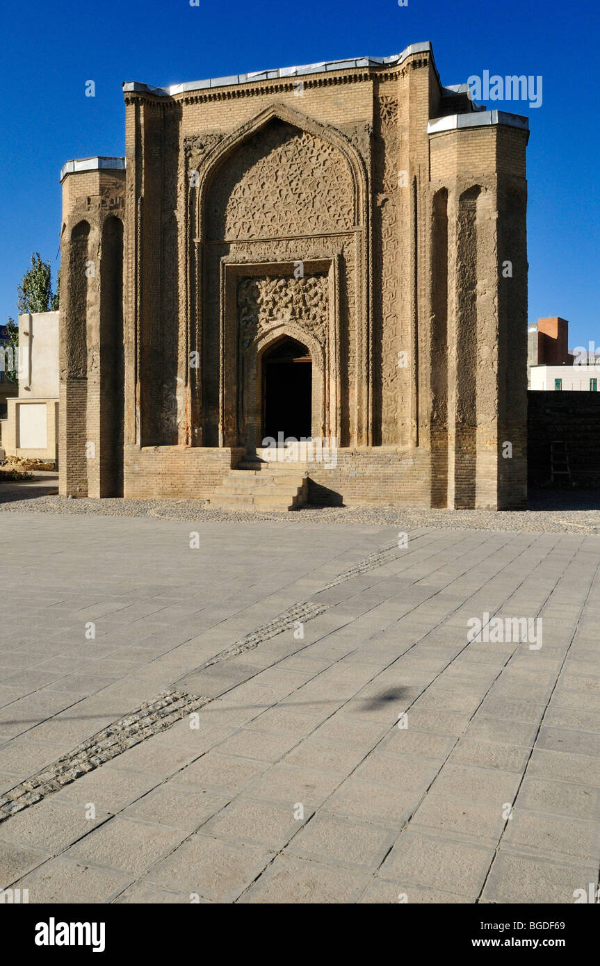 Historic Gonbad-e Alavian Tomb, Hamadan, Hamedan, Iran, Persia, Asia ...