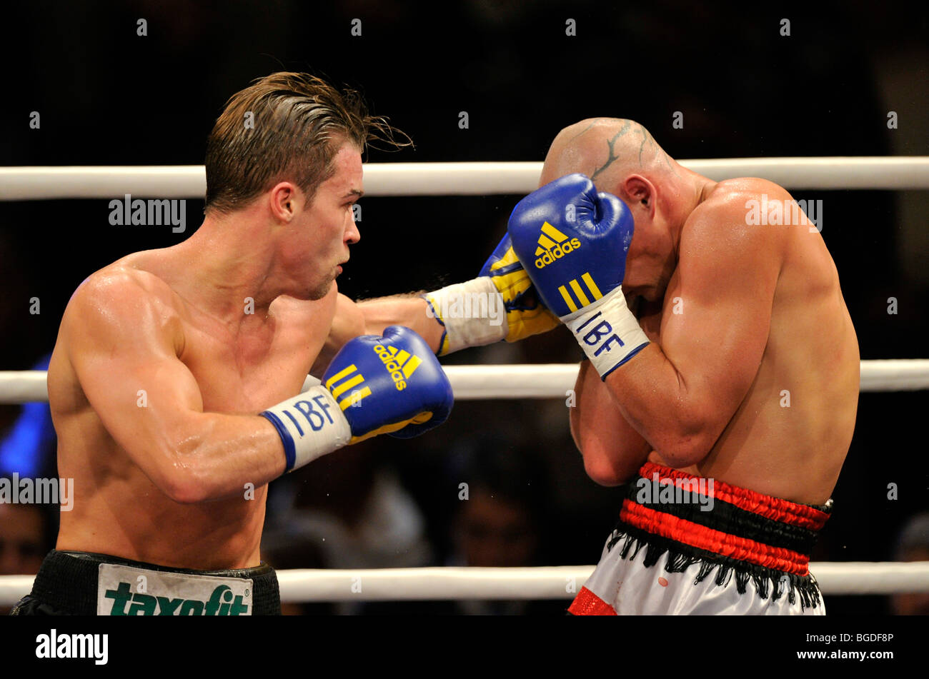 World Middleweight Boxing Champions Stock Photos & World Middleweight ...