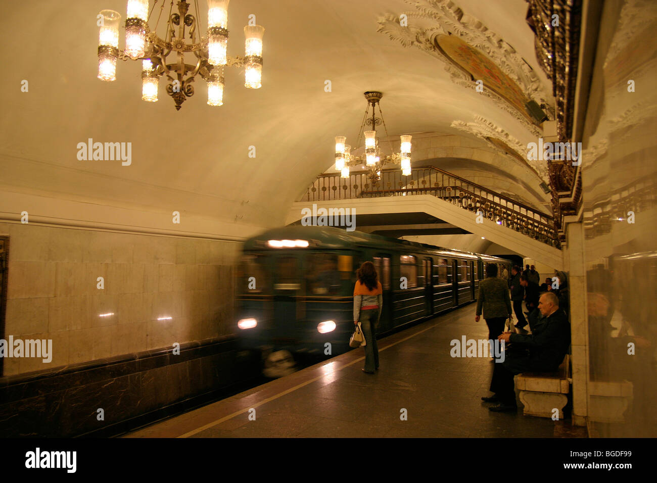 Metro trains tunnels hi-res stock photography and images - Alamy