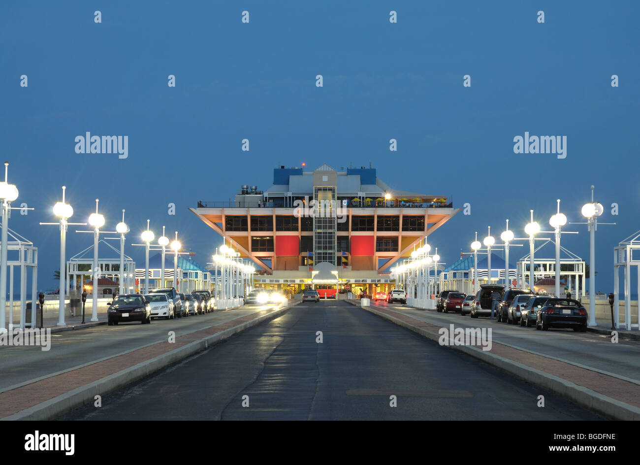 St petersburg pier hi-res stock photography and images - Alamy