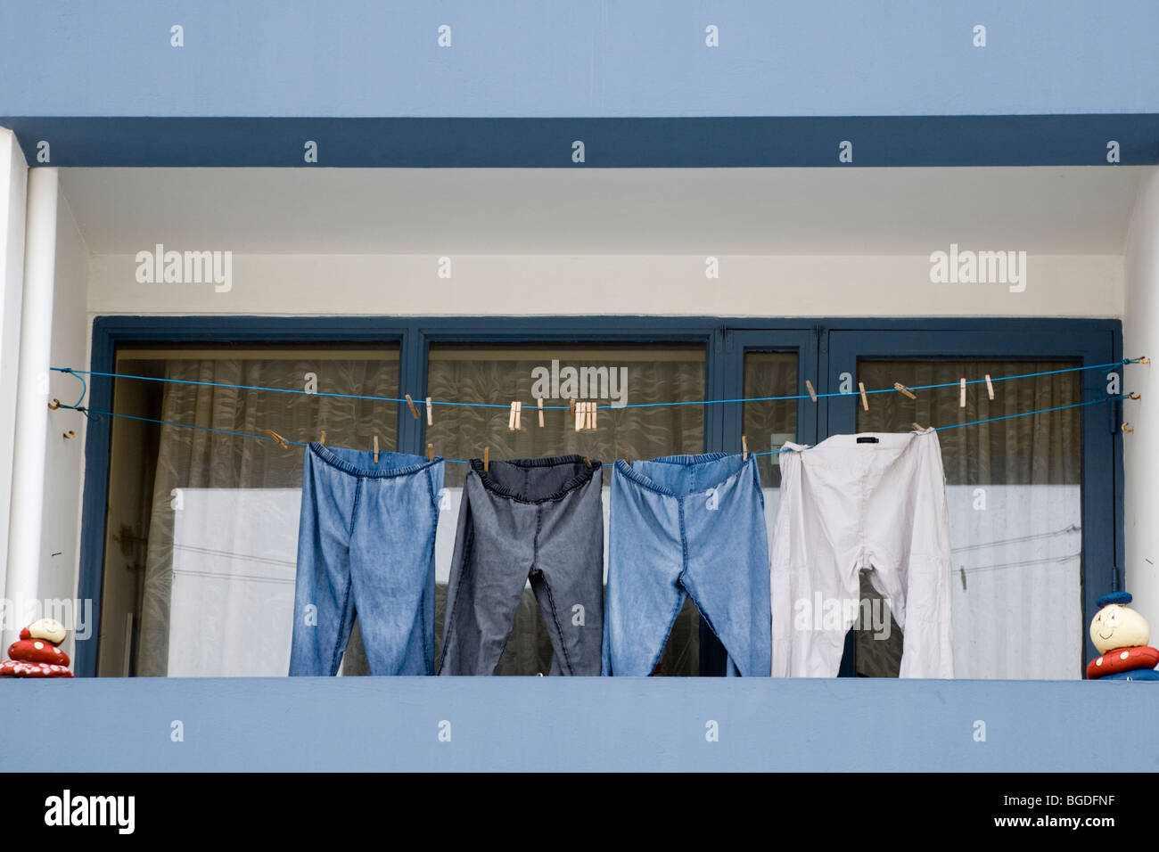 Hanging balcony hi-res stock photography and images - Alamy