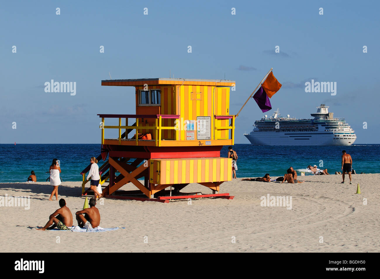 Lifeguard Tower, beach tower, Miami South Beach, Art Deco District ...