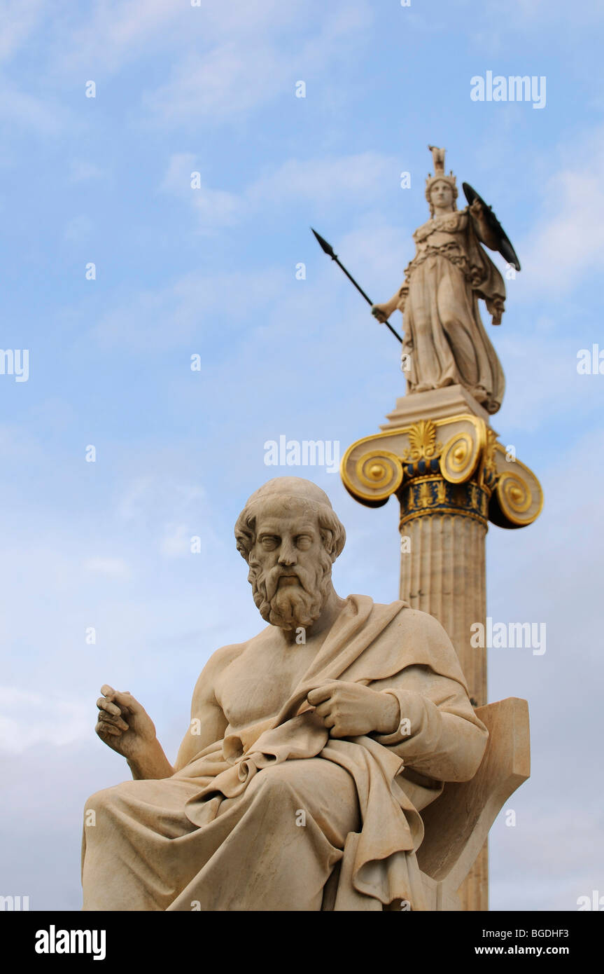 Statues in europe hi-res stock photography and images - Alamy
