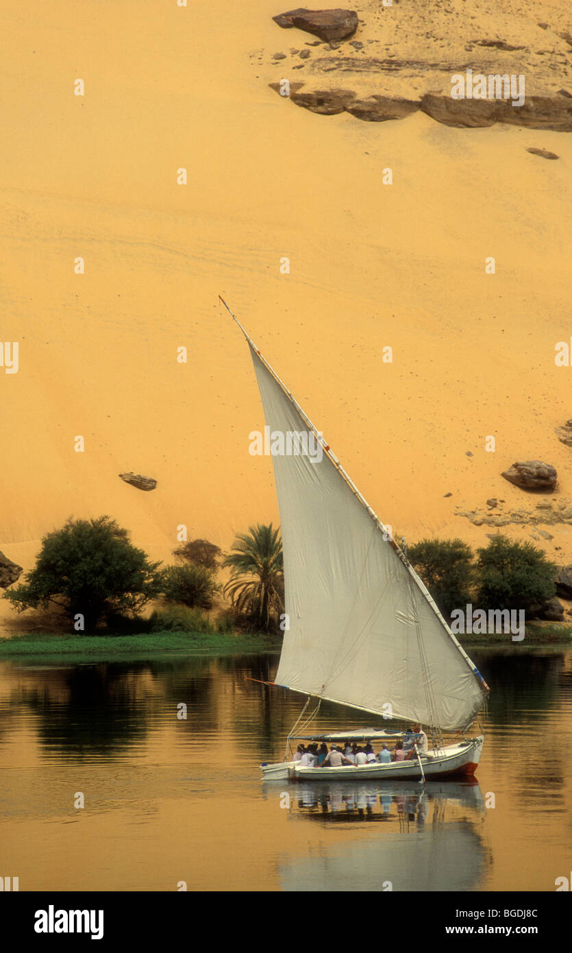 Sails of the desert hotel hi-res stock photography and images - Alamy