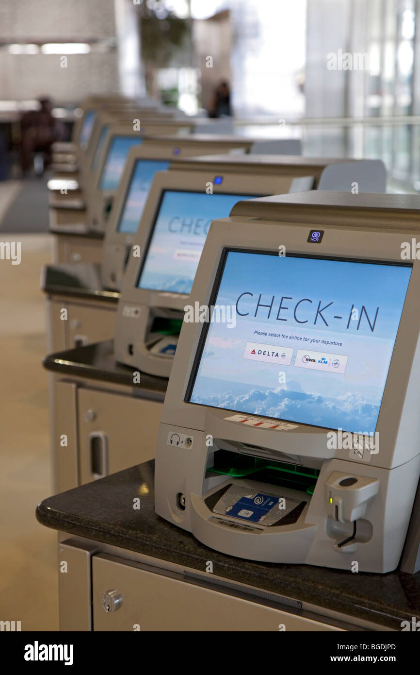 Touch screen machines hi-res stock photography and images - Alamy