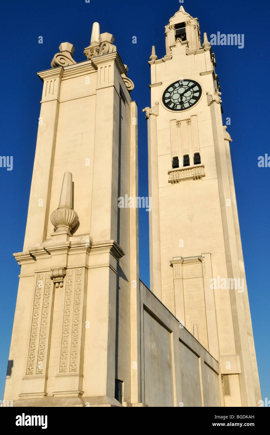 Clocktower clocktowers day hi-res stock photography and images - Alamy
