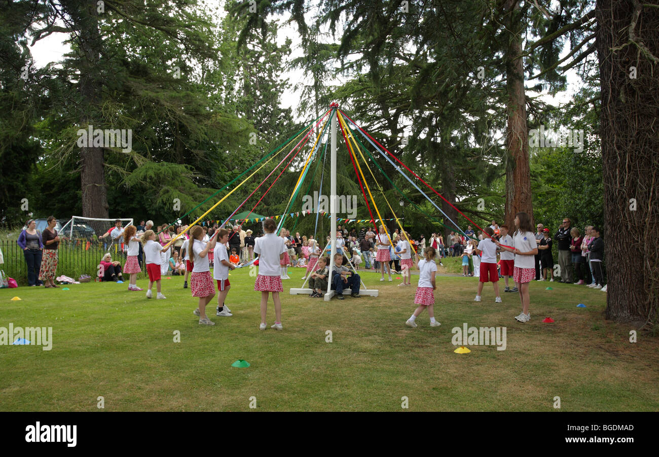 May pole dance hi-res stock photography and images - Alamy