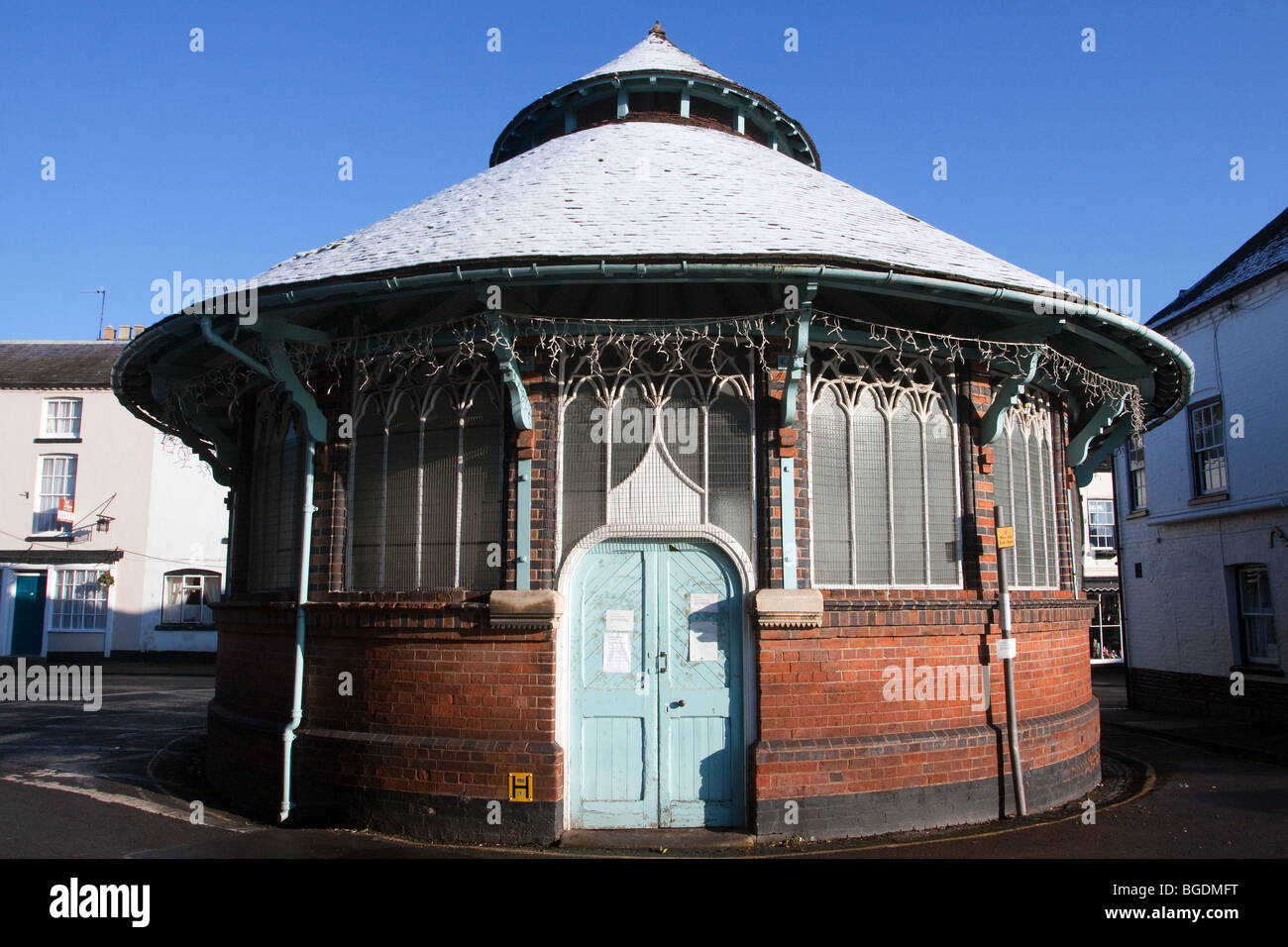 The Round Market in Tenbury Wells Worcestershire covered in snow Stock ...