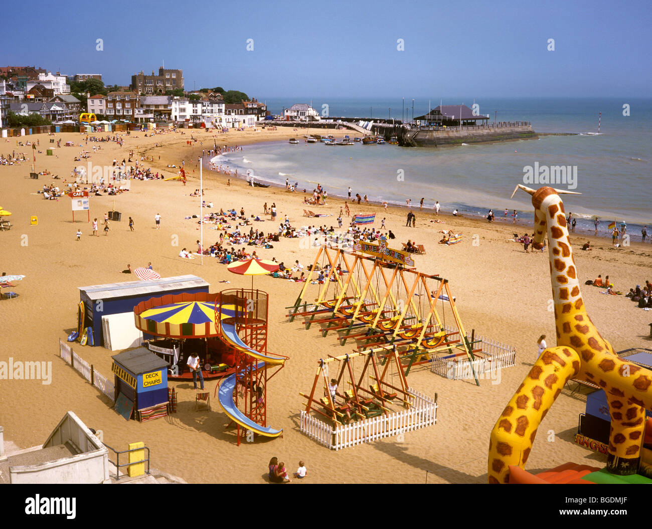 UK, England, Kent, Broadstairs, Viking Bay, visitors relaxing on beach ...