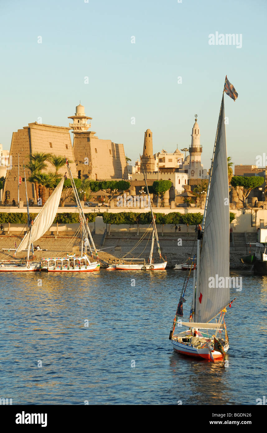 Ancient temples on the river nile hi-res stock photography and images ...