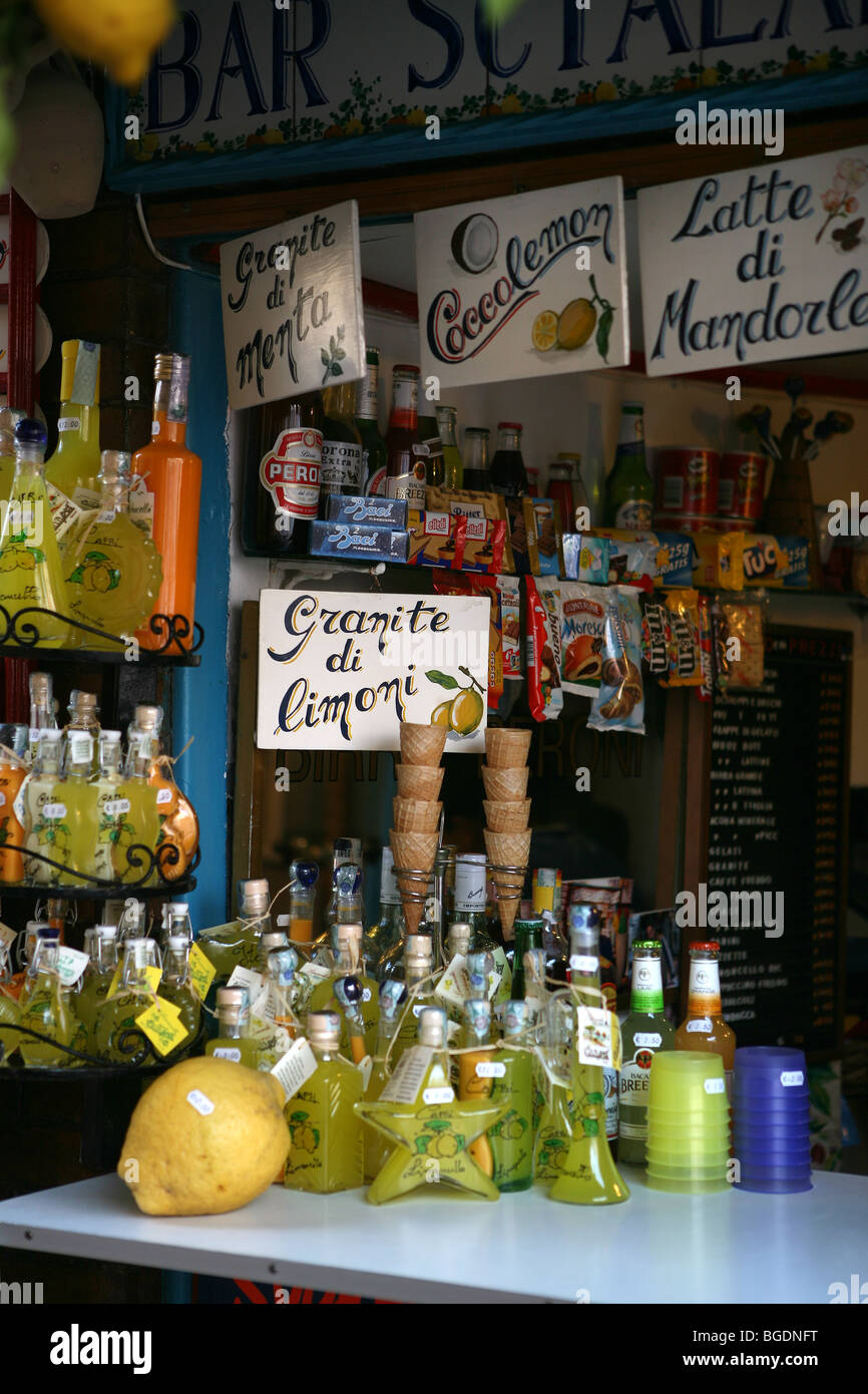 Europe, Italy, Campania, Isle of Capri, bar, cloister, lemonade ...