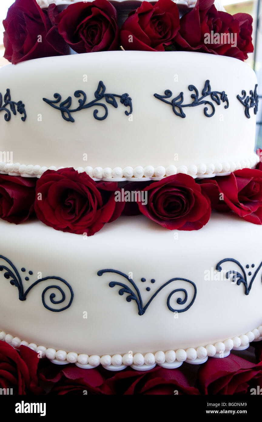 Multi-layered white wedding cake with roses Stock Photo - Alamy