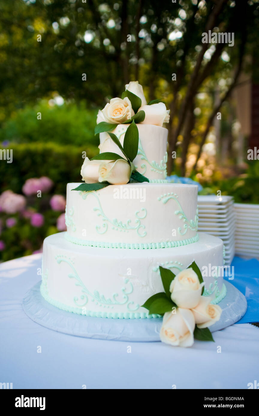Multi tier cake hi-res stock photography and images - Alamy
