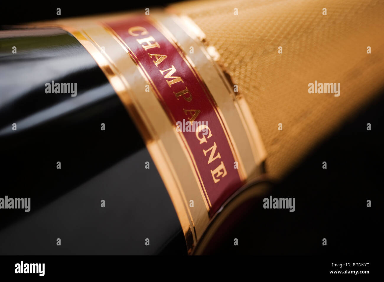 Gold foil champagne bottle neck hi-res stock photography and images - Alamy