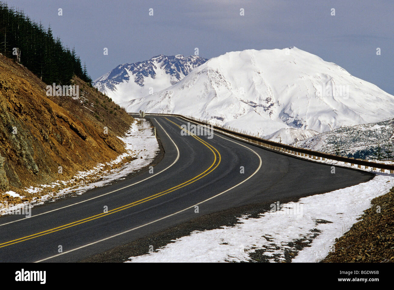 Mount Saint Helens in snow Mount Saint Helen's National Monument ...
