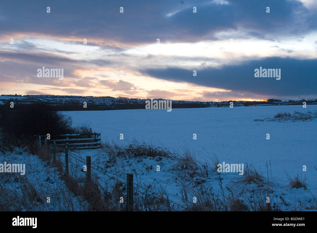 Sky grey snow hi-res stock photography and images - Alamy