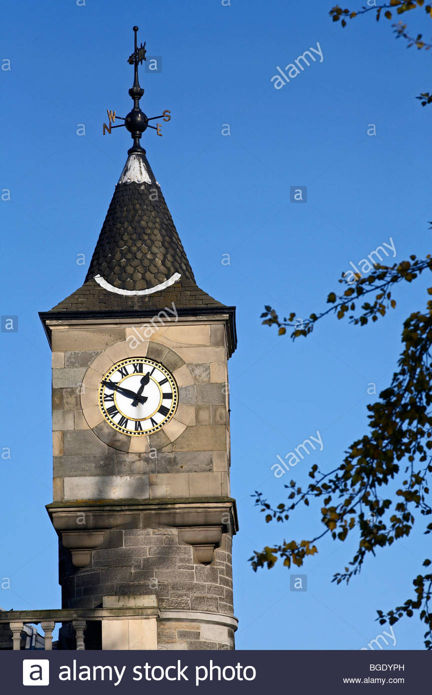 Stockbridge clock, Edinburgh Scotland Stock Photo - Alamy