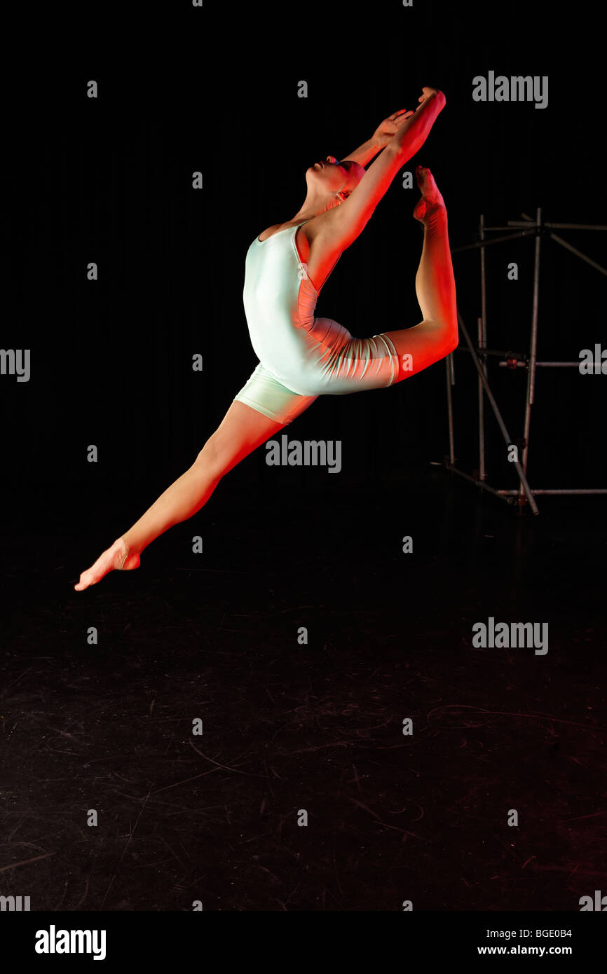 Single spotlight on stage hi-res stock photography and images - Alamy