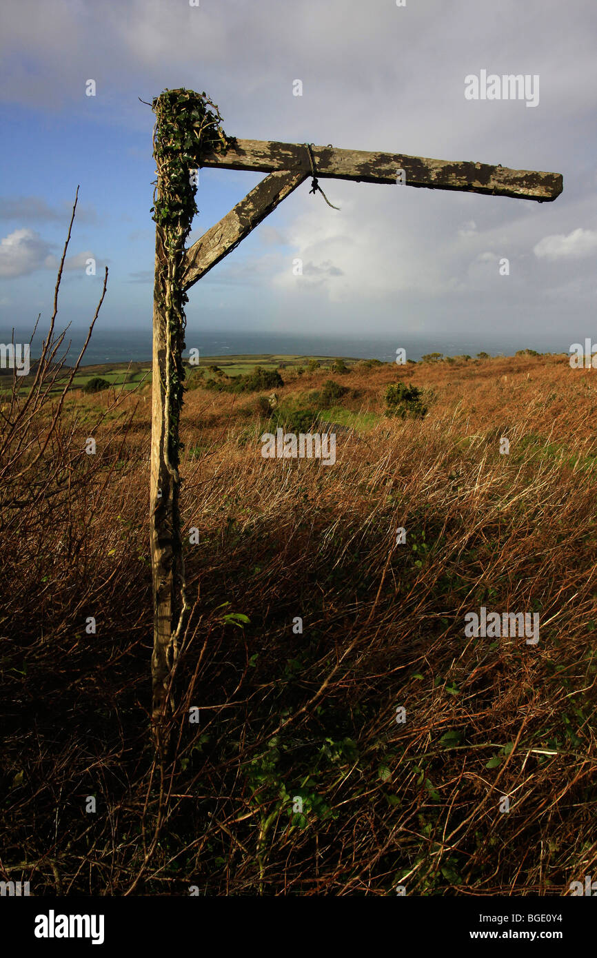 Old signpost cornwall uk hi-res stock photography and images - Alamy