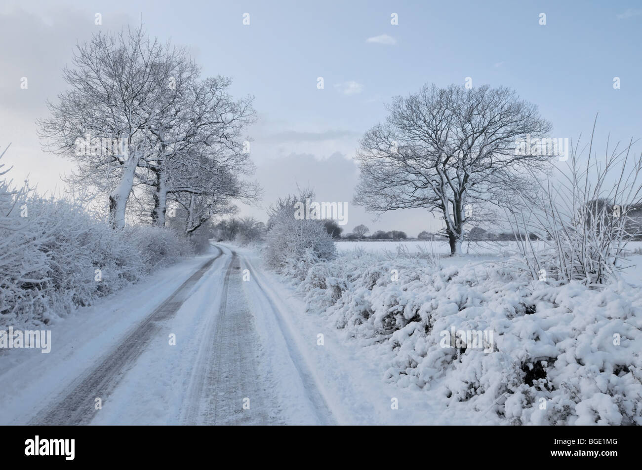 Winter wonderland country lane Stock Photo - Alamy