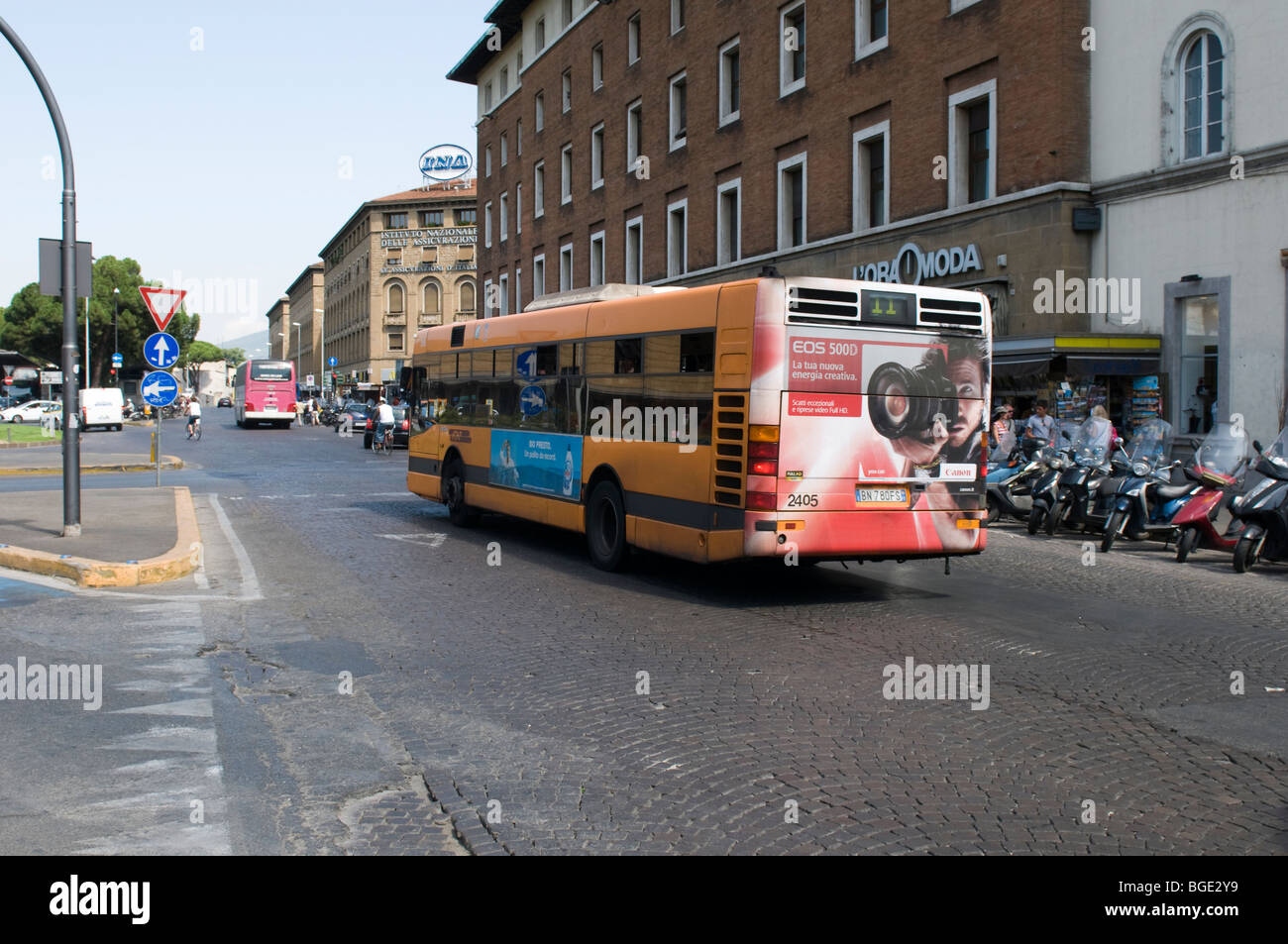 Bus in Rome Stock Photo - Alamy